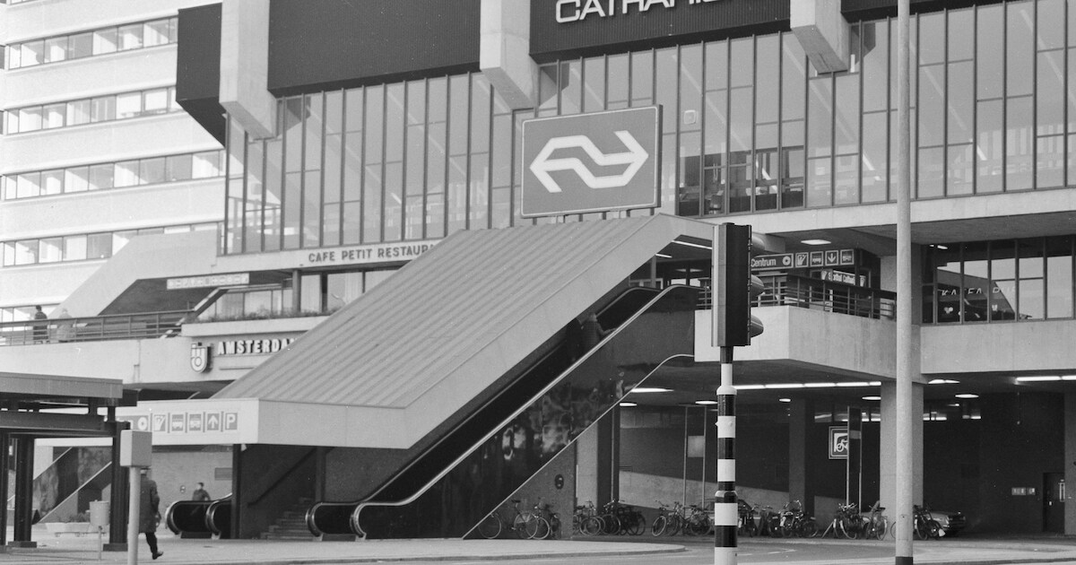 Kapotte roltrappen op het Jaarbeursplein, daar hadden ze in 1970 wél ...