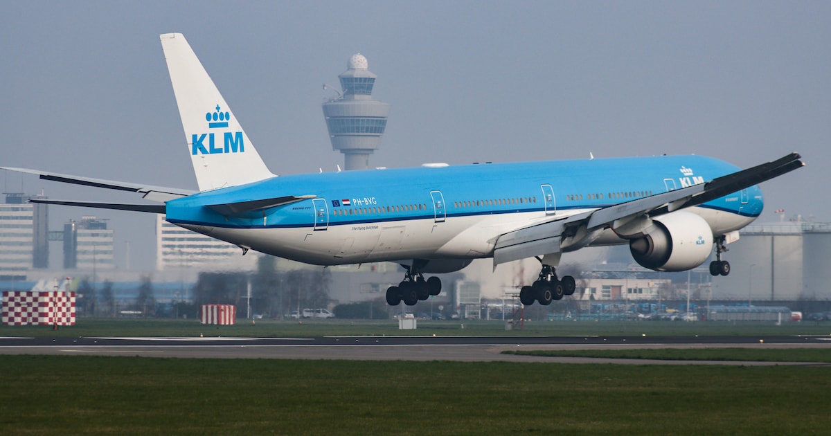 Passagier KLM-vlucht schrikt van ‘gewapend persoon’ en opent nooddeur ...