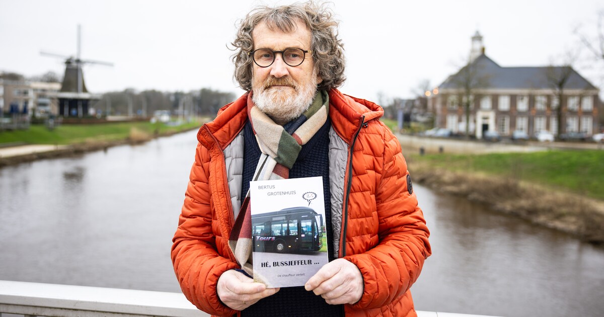 Als chauffeur van de discobus krijgt Bertus (73) de gekste vragen: ‘Mag ...