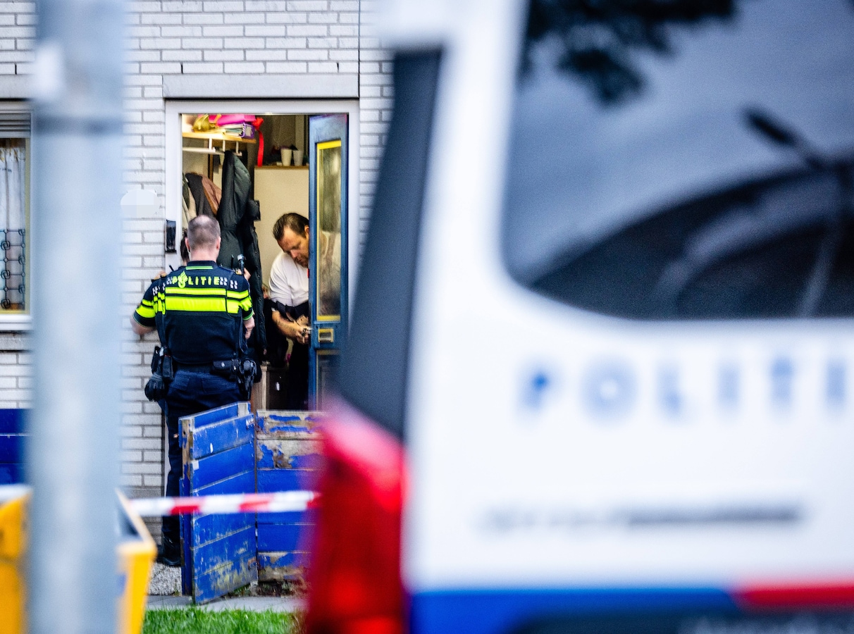Man (21) zwaargewond na steekpartij in woning Zwijndrecht, politie ...
