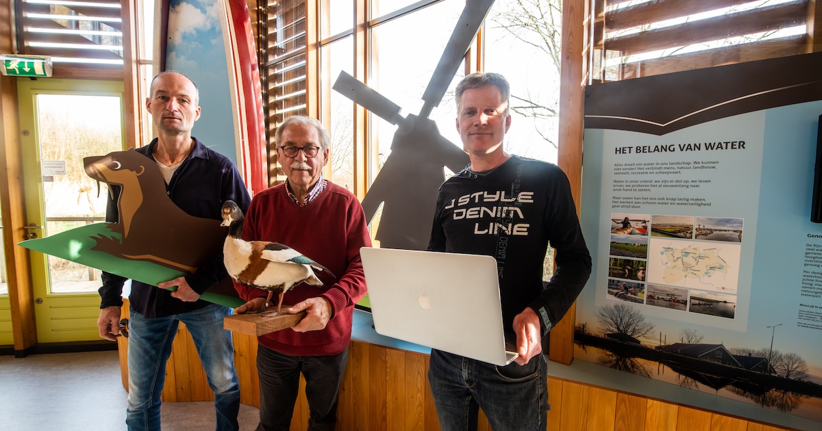 Architect Pieter Verkade ontvangt erepenning van Alphense burgemeester ...