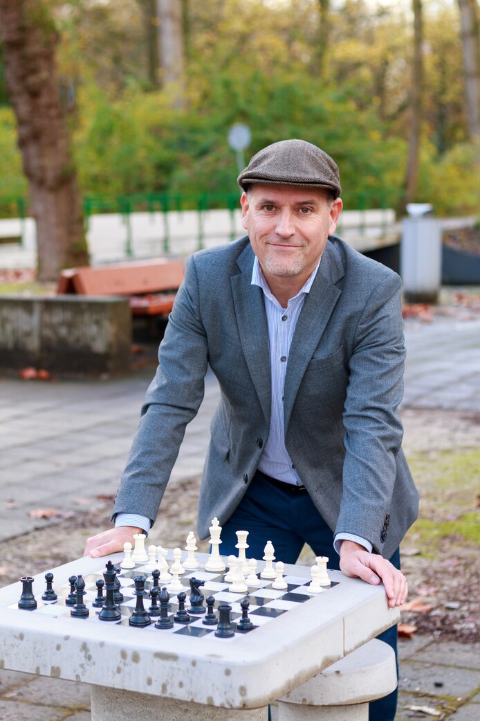 Jesús Medina Molina (53) wil in elke plaats schaaktafels: ‘Schept ...