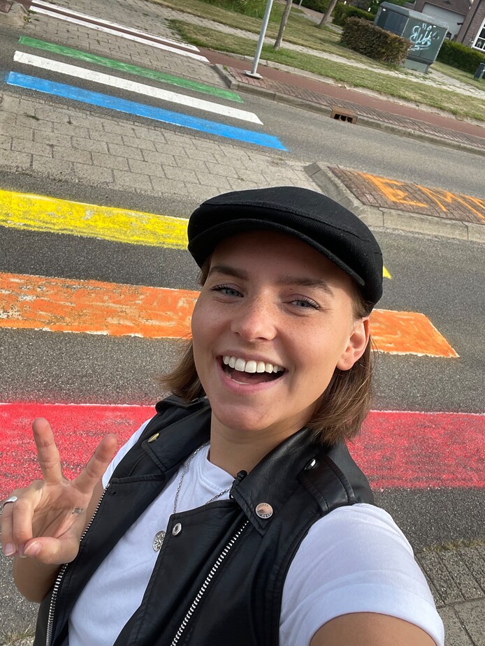 Regenboogzebrapad per direct verwijderd, Emma geraakt door bekladdingen ...