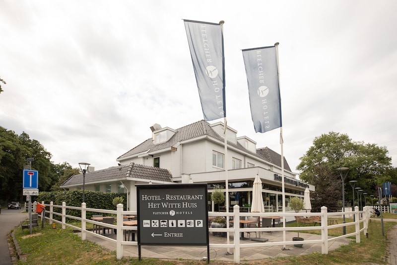 Eerste vluchtelingen arriveren in Soestse noodopvanglocatie Fletcher ...