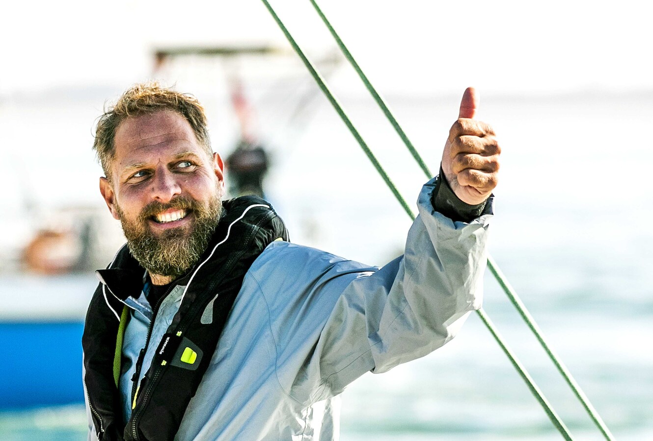 Mark (45) roeide de oceaan over en loopt nu tien triatlons in tien ...