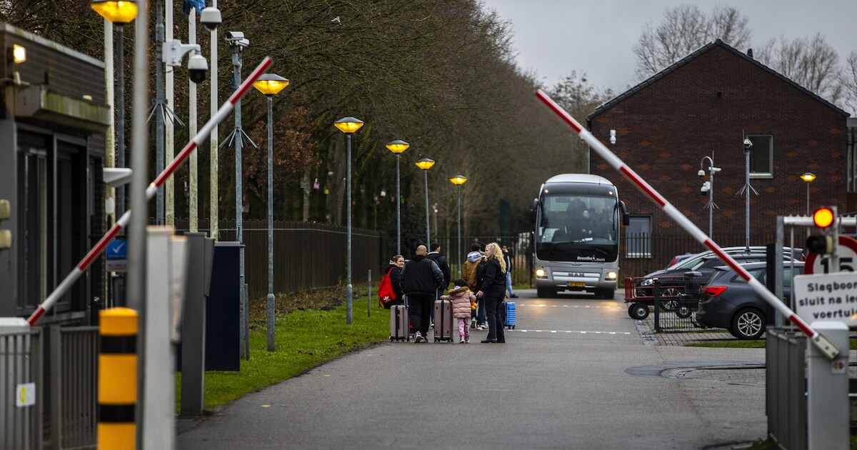 Rode Kruis monitort situatie in aanmeldcentrum Ter Apel dagelijks ...