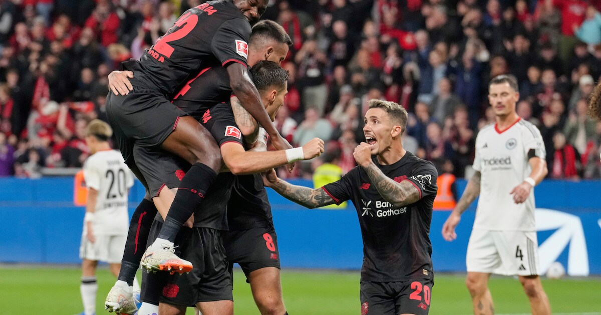 Meteen zege na ontslag Erik ten Hag: Bayer Leverkusen ondanks twee rode kaarten langs Eintracht ...