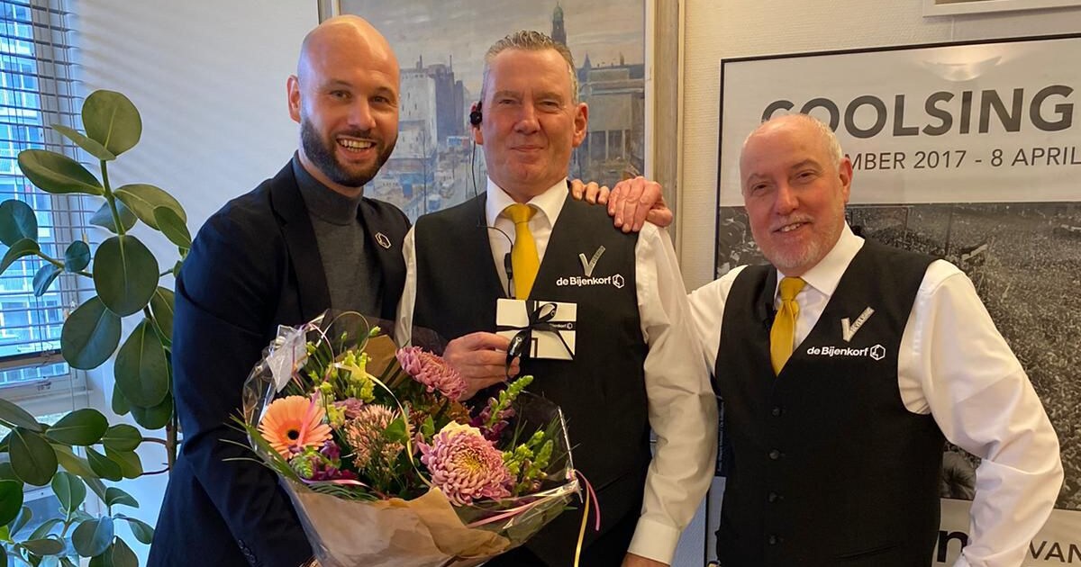 Sjaak (66) beveiligde 45 jaar de Bijenkorf, nu gaat hij met pensioen ...