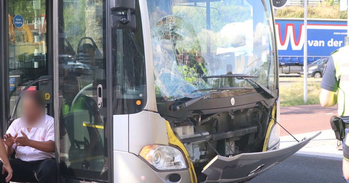 Fietser gewond na botsing met stadsbus in Utrecht | Regio | AD.nl