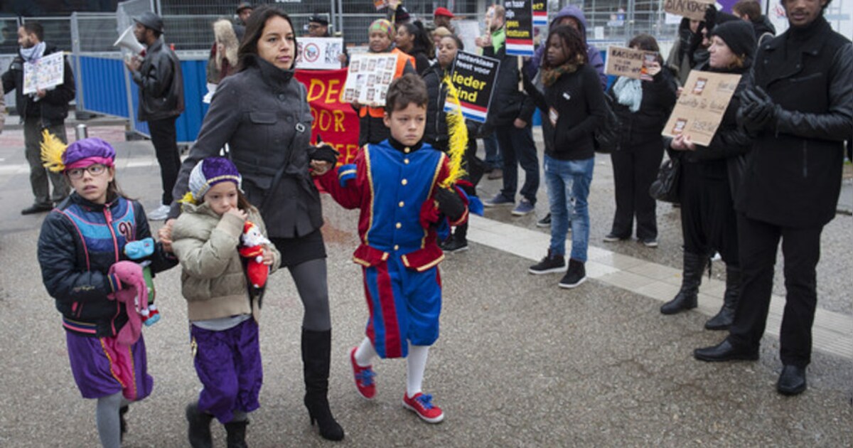 Grimmig protest bij Zapp Sinterklaasfeest Jaarbeurs | Utrecht | AD.nl
