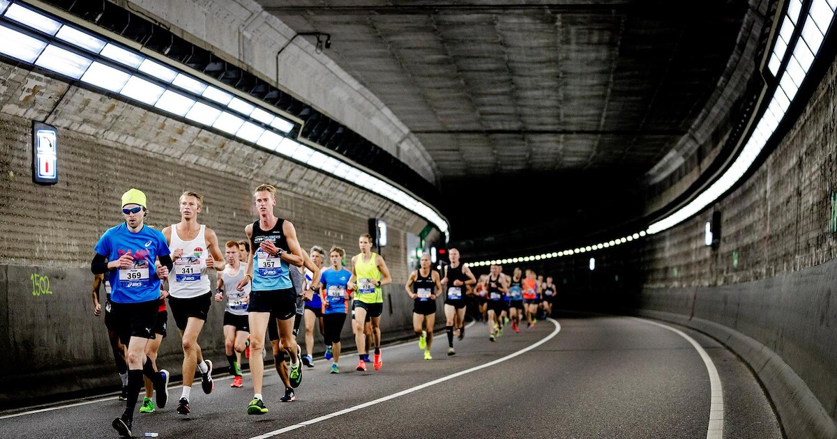 Deelnemers Dam tot Damloop rennen met capsule in darmen | Amsterdam | AD.nl