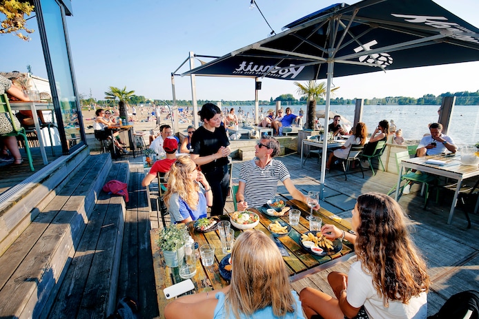 Populaire Utrechtse strandtent verhuist naar de Veluwe: ‘Dé nieuwe ...