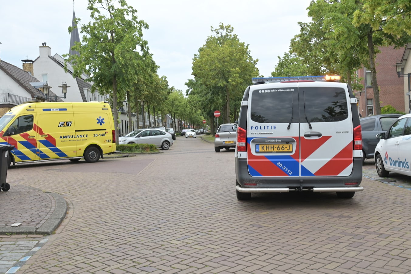 Twee auto’s botsen op kruising in Etten-Leur, bestuurder gewond naar ...
