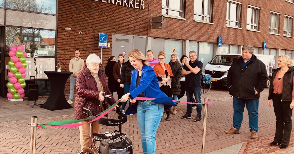 Corrie knipt het lint in Goirle door voor wie ‘dementievriendelijk’ wil ...