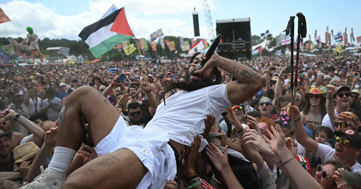 Politie onderzoekt anti-Israëlleuzen punkduo Bob Vylan op festival ...