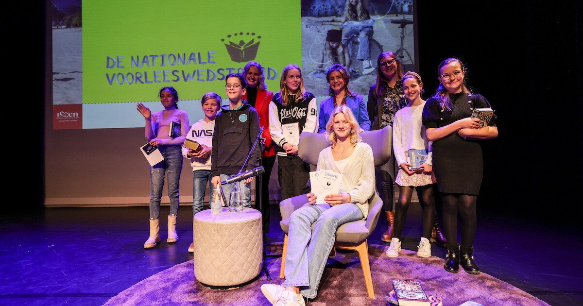 Ceyda Kunt van Esdal College in Emmen wint voorleeswedstrijd met het boek 'Alleen Beer mocht mee ...