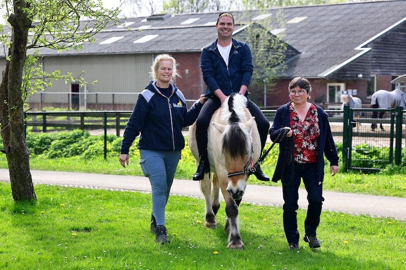 Gérard (42) vindt rust op deze speciale manege: ‘Maakt niet uit of je ...