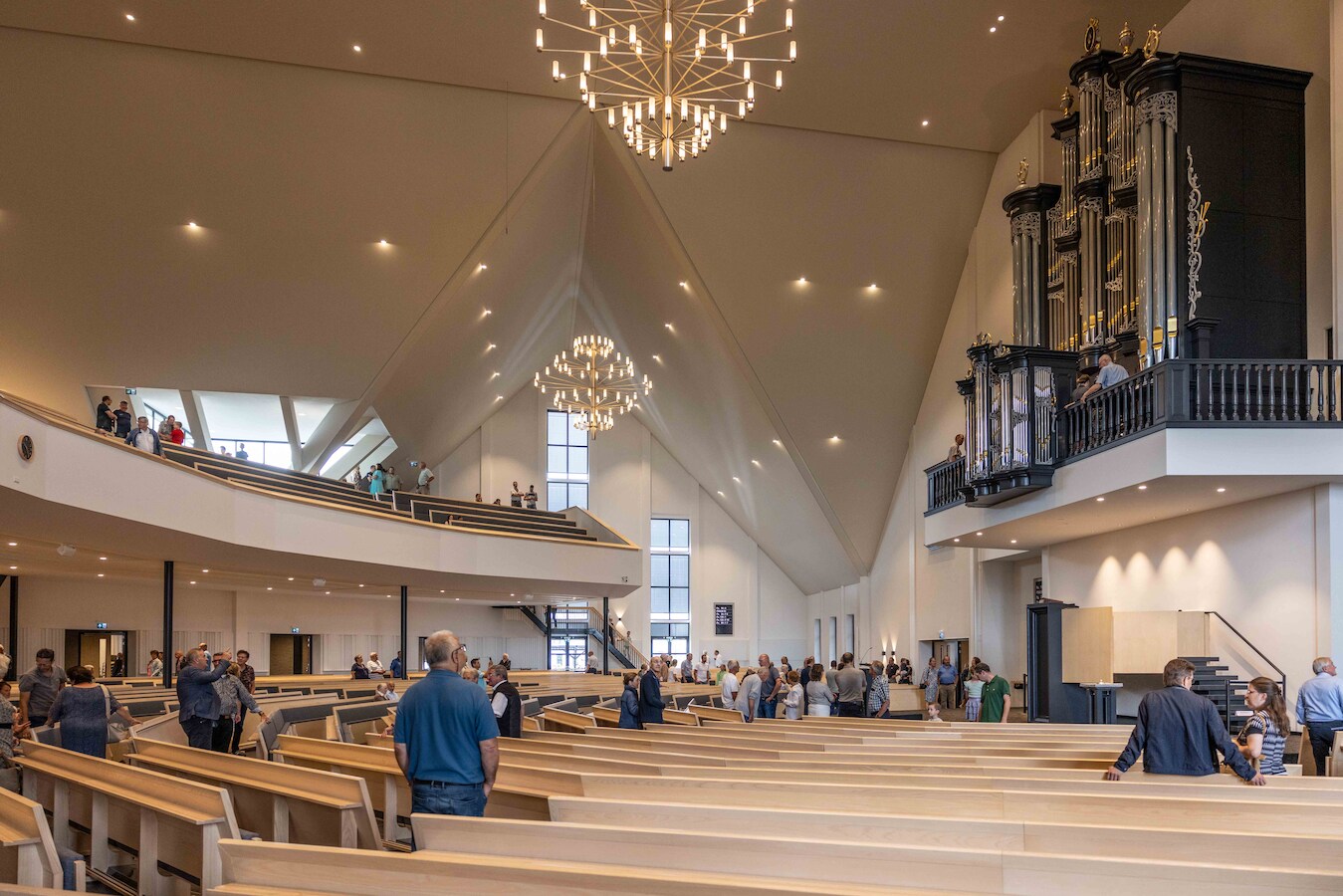 Twee jaar bouwen en 22 miljoen euro, eerste Kerst voor grootste kerk ...