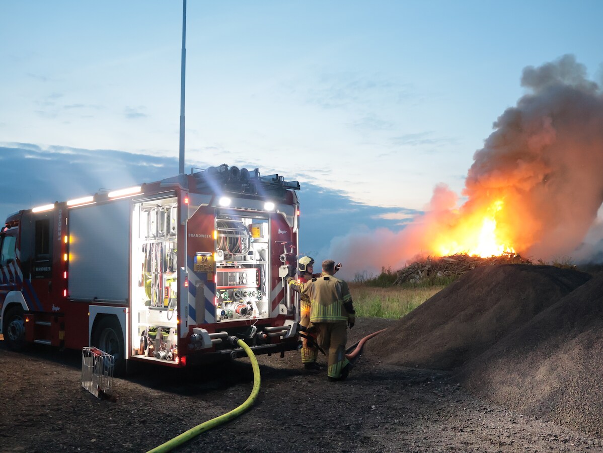 Rook trekt over Vathorst door moeilijk te bereiken brand in Amersfoort ...
