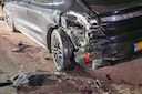 Automobiliste rijdt tegen geparkeerde auto in Oss en verdwijnt na crash ...
