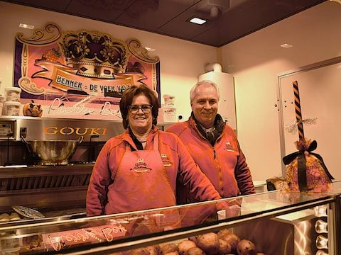 Heel Almelo kent Pierre als de oliebollenkoning Gouki: 'Bak ze zelfs in mijn slaap' | Almelo | AD.nl