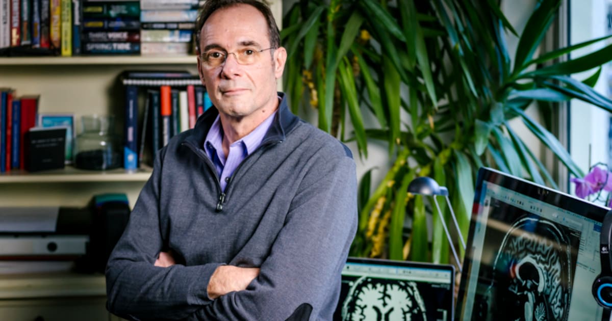 Weer zelf internetten én praten: artsen UMC plaatsen implantaat bij ...