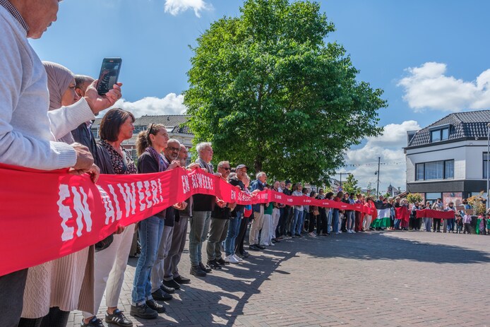 Rode lijn voor Gaza: stille tocht door de Utrechtse Kanaalstraat tegen ...