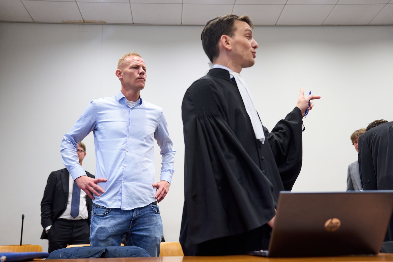 Oud-voetballer Tom Beugelsdijk wint spoedzaak van Unibet, maar is wel ...