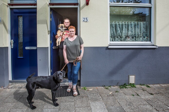 Als mantelzorger trokken ze bij hun (schoon)vader in, maar nu hij dood ...