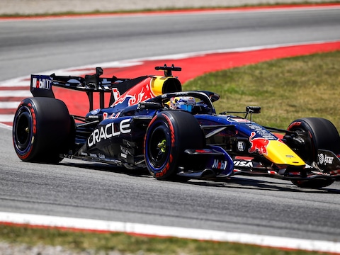 Max Verstappen schiet van de baan in ultieme poging voor pole, George ...