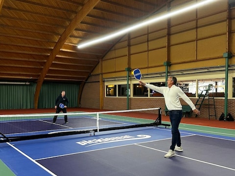 De Rhijenhof bij Wateringen heeft nu ook indoor pickleballbaan | Regio ...