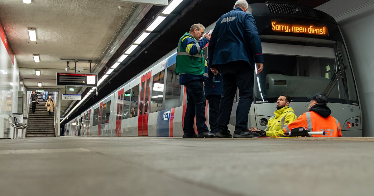 Station Blaak ontruimd vanwege rokende metro | Rotterdam | AD.nl