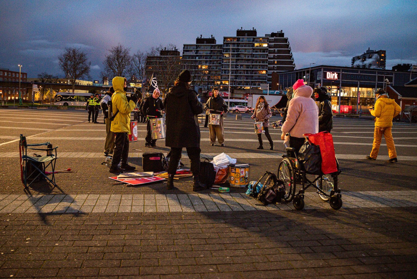 Protest bij de jaarlijkse wapenbeurs in Ahoy; zeven demonstranten ...