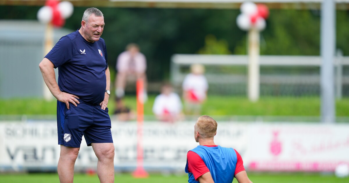 Ron Jans: ‘Balen dat 22.000 fans gestraft worden door het gedrag van ...