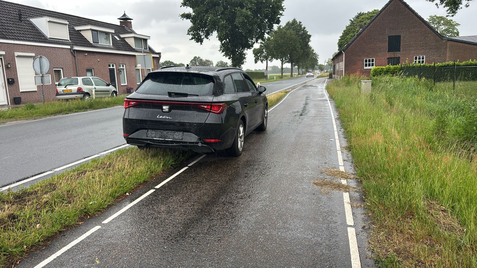 Bestuurder botst met auto op voorganger in Bakel | Foto | AD.nl