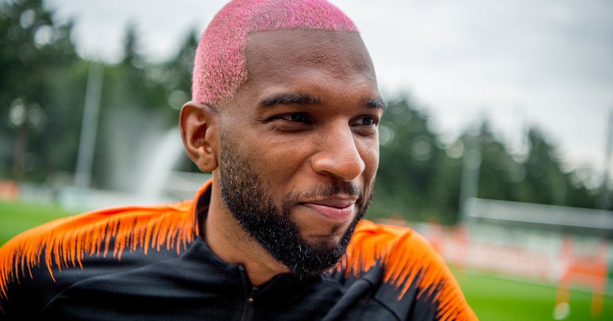 Babel kiest bij Ajax niet voor rood-wit haar: ‘Denk dat ik het roze ...