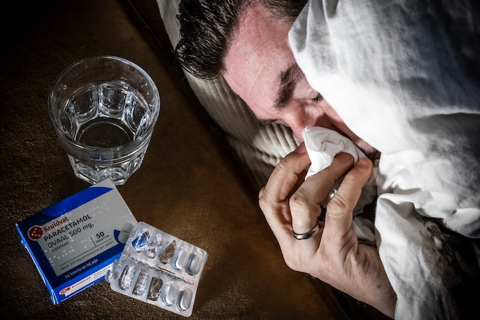 Nog altijd erg veel mensen met griep in Nederland, al neemt het aantal ...