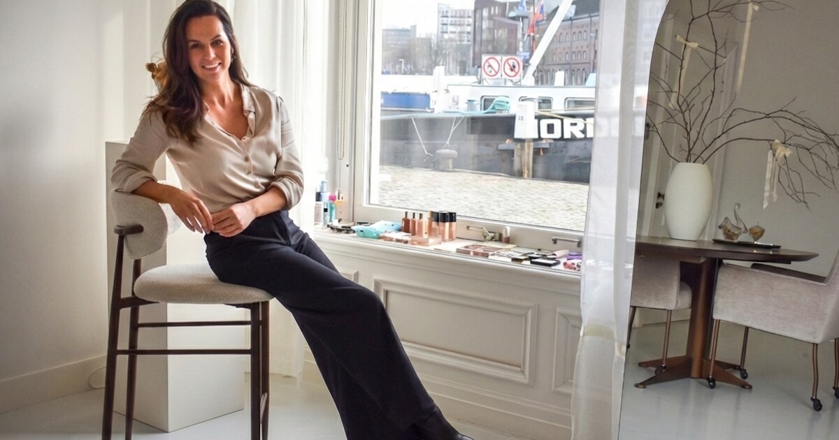 Dieke stylet bruiden in haar nieuwe Dique Boutique aan de Binnen ...