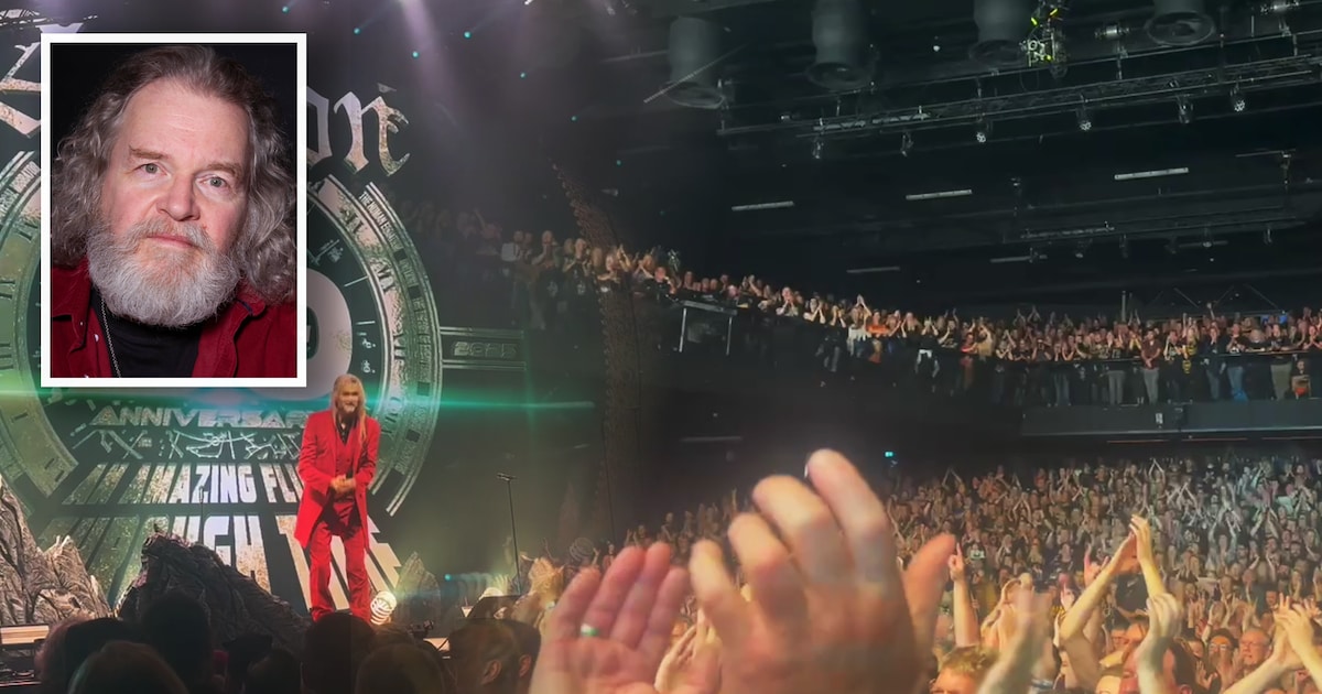 Terminaal zieke Edward Reekers krijgt staande ovatie van 15.000 fans ...